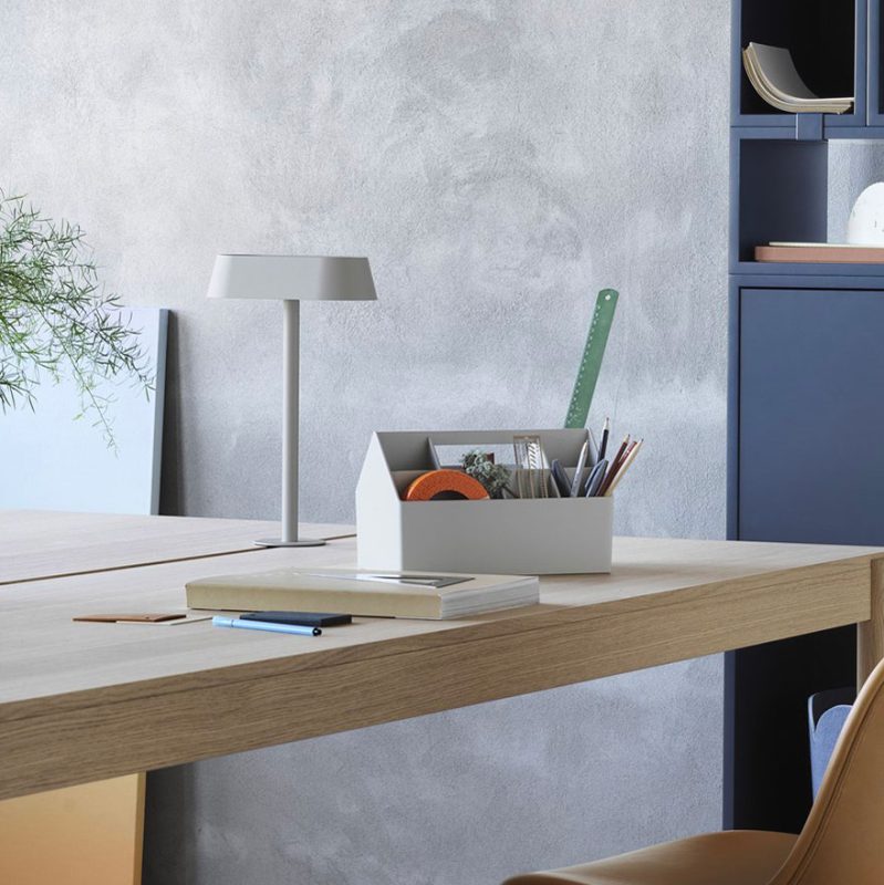 Linear table lamp – Muuto – Urban Design Love Affair